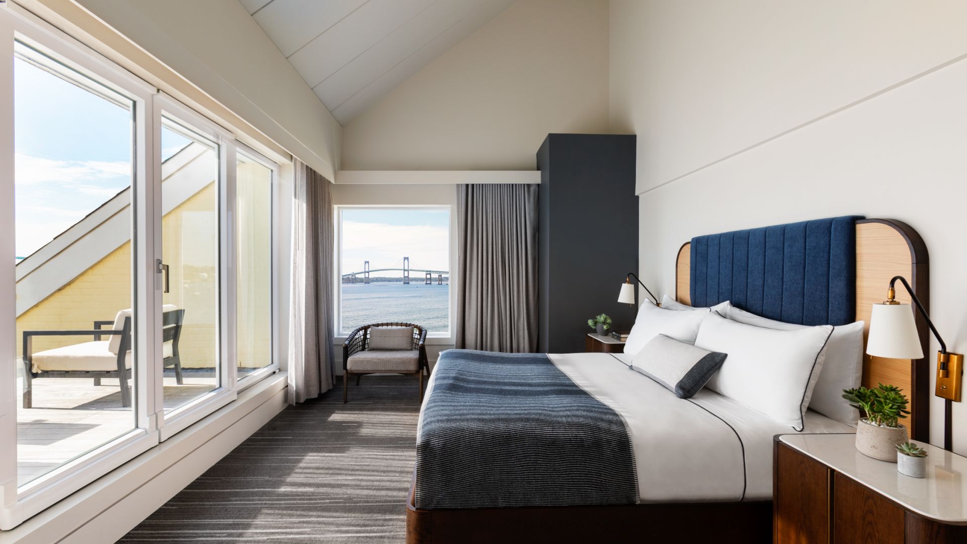 Waterview King - Newport Harbor Island Resort